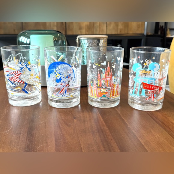 Disney | Dining | Vintage Set Of Four Disney Glasses Walt Disney 25th ...